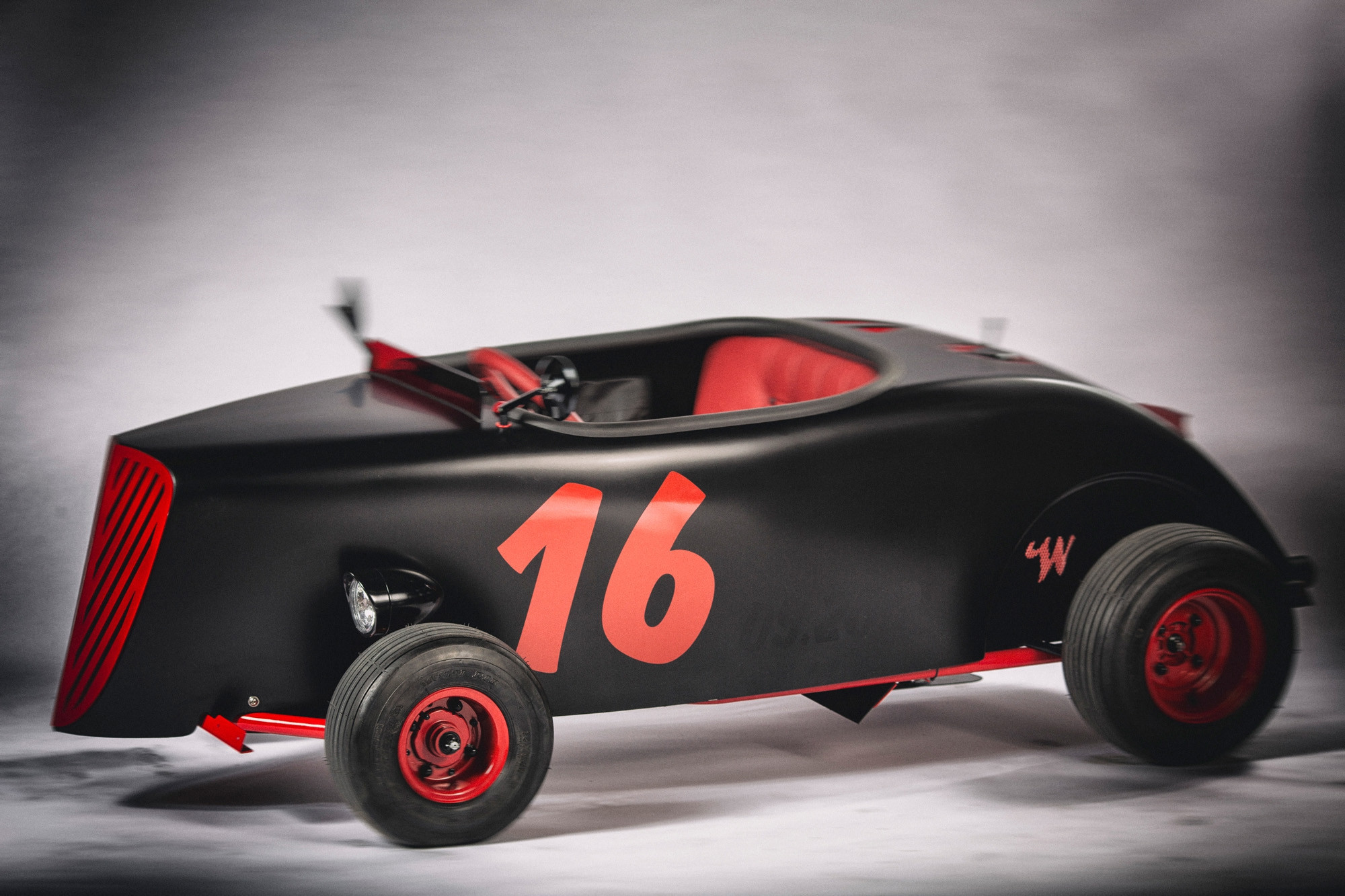 Einzigartiges mit Stil: WENCKSTERN© Roadster Red Sixteen bei UNIKATOO