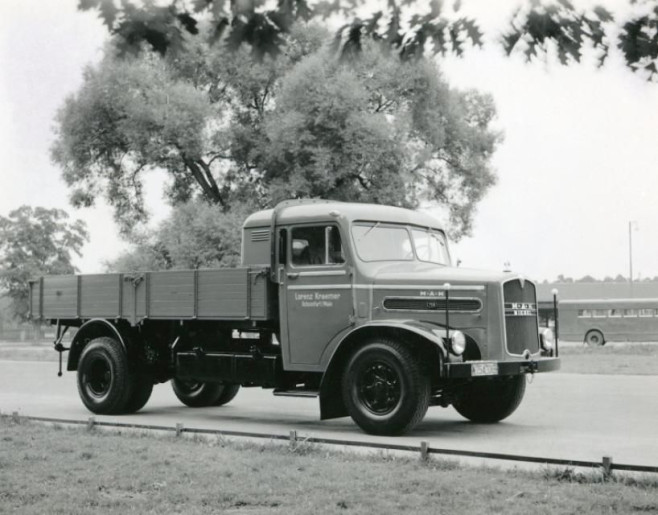 Einzigartiges mit Stil: historischer Traktor vom Typ - MAN Ackerdiesel ...
